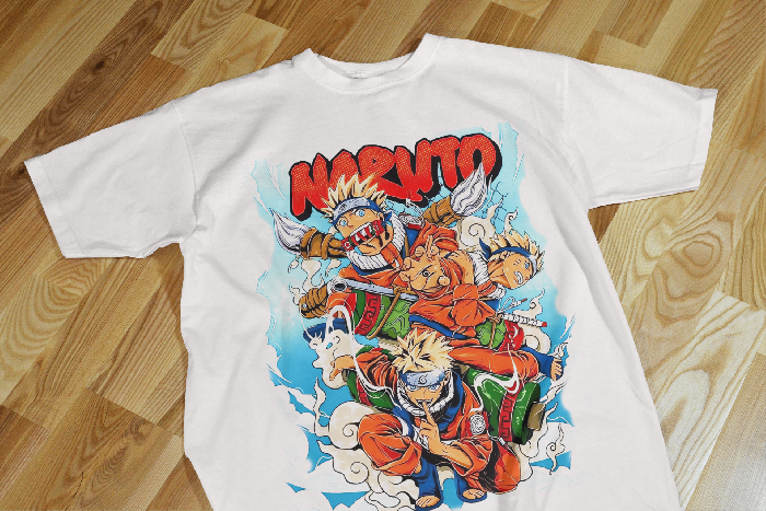 Playera color (Negro lisa) con estampado de Naruto :: anemik ego