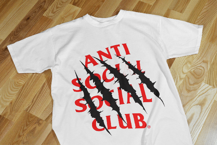 Playera color (Blanca lisa) con estampado del artista :: anemik ego